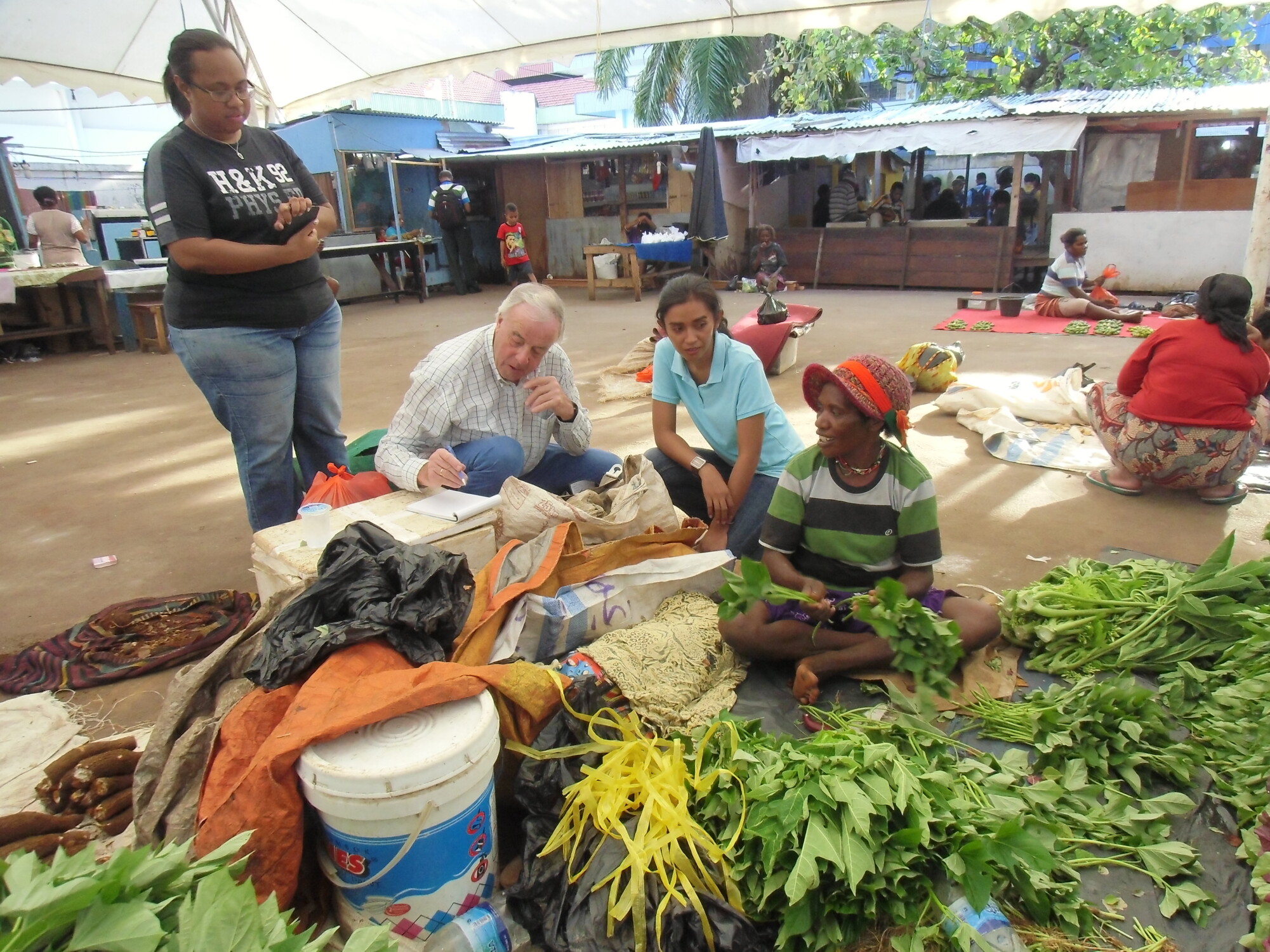 Nederlandse journalist bezoekt Hapin project - Papua Support Foundation